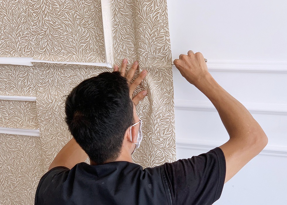 How to hang wallpaper with paper backing Pasting the walls
