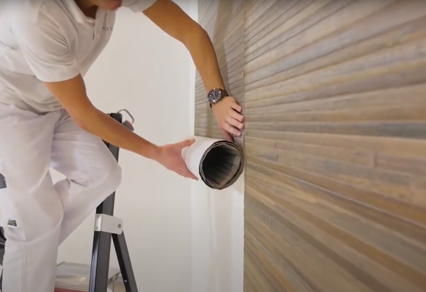 How to hang stiff wallpaper - inner corners